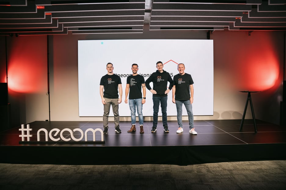 neoom STAAK - Die ganze Ladung Energiewende auf einem Stapel