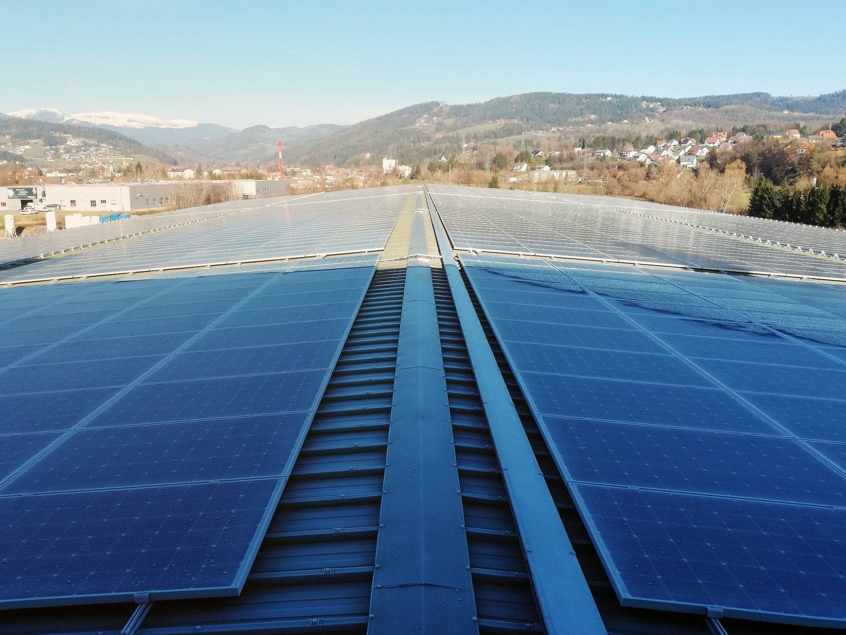 Leading building materials company QUARZOLITH installed intelligent solar system