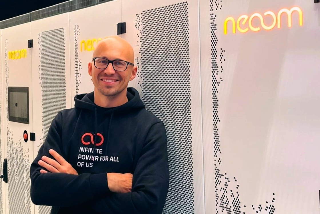 neoom STAAK - Die ganze Ladung Energiewende auf einem Stapel