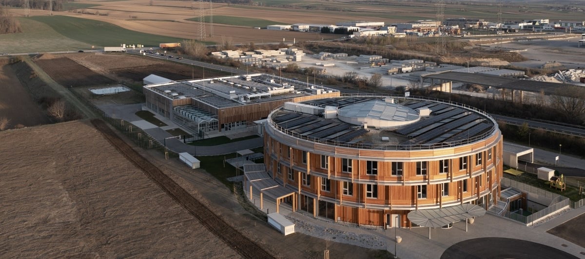 neoom STAAK - Die ganze Ladung Energiewende auf einem Stapel